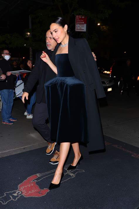 Gal Gadot Arrives At Her Hotel In New York 04272023 Hawtcelebs