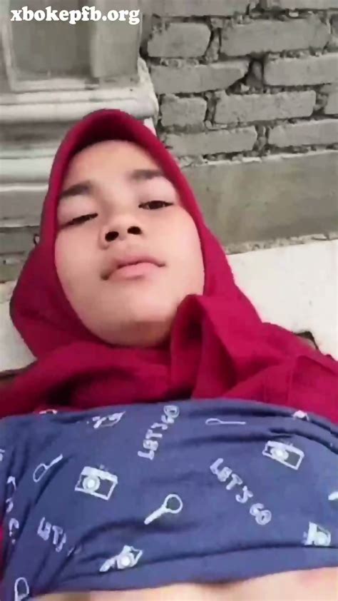 Jilbab Ngentot Di Belakang Rumah Memeknya Masih Merah Eporner
