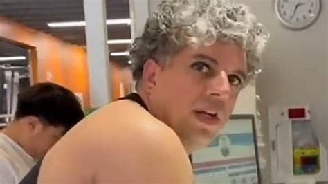 Trans Woman Confronted At Ymca Over Locker Room Complaints Daily Mail Online