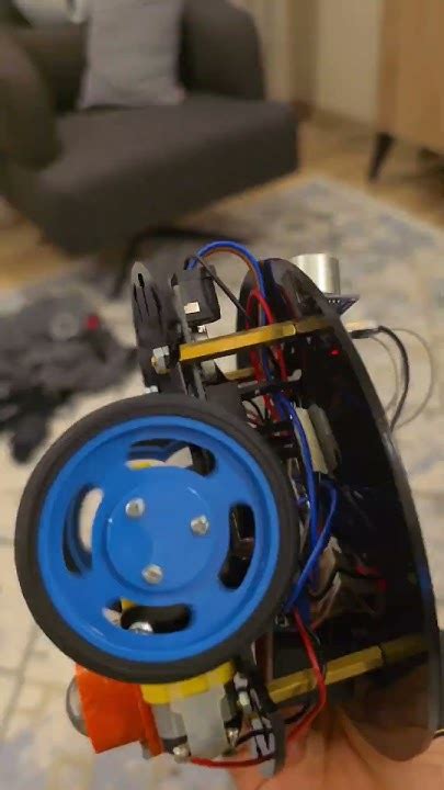 Arduino Uno Engelden Kaçan Robot Yaptım Youtube