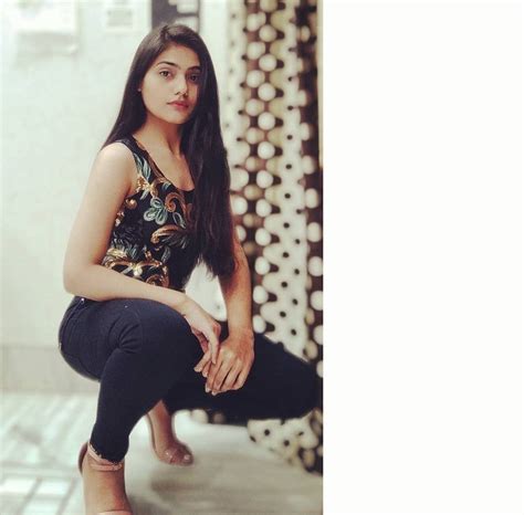 Sasti Sadak Chap Raand Palak Sabko Mohalle Mein Gaand Deti H Na Jane Palak Didi Ko Kitno Ne