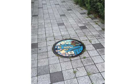 日本でどんな写真を撮った アメリカ人が「マンホール」に感じた美しさのワケ Phpオンライン｜php研究所