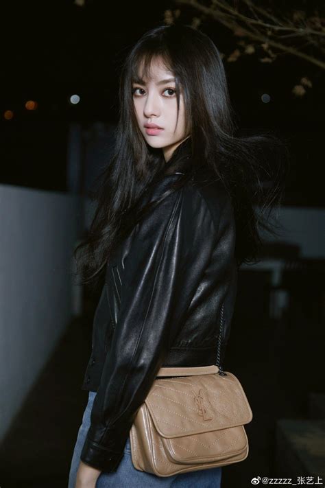 Ghim Của 🍒𝑿𝒊𝒂𝒐𝒇𝒆𝒏𝒈🍒 ️ Trên จางอี้ซาง 张艺上 Zhang Yishang Thời Trang