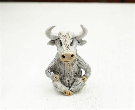 Фігурка білого бика сувенір для дому — ціна 74 грн у каталозі Статуетки Купити товари для дому