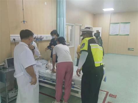 交警正能量 铁西大队一线警员护送突发疾病儿童及时就医 其亲属送锦旗表谢意澎湃号·政务澎湃新闻 The Paper