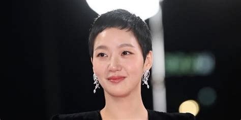 영화 비평가·감독들이 뽑은 ‘차세대 연기자 화제성 1위 여배우의 블랙 드레스 룩 스타와 패션