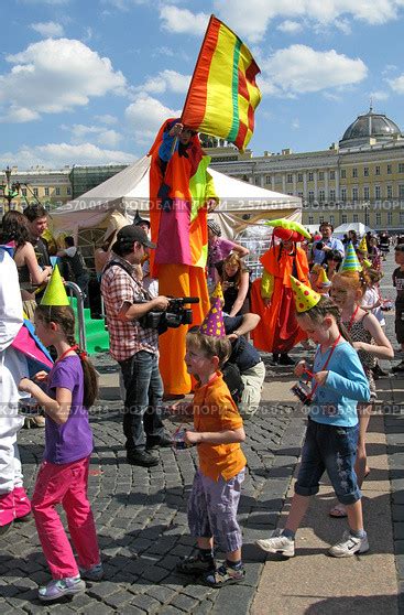 Праздник День защиты детей Санкт Петербург 2011 Редакционное фото № 2570014 фотограф Юлия