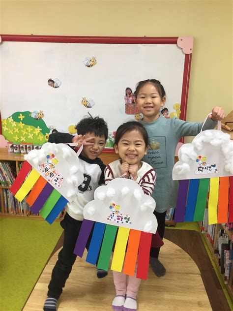 무지개 구름 꾸미기 무지개 구름 속 내 이름 꾸미기 이름꾸미기 이름 꾸미기 미술 유치원 미술 활동 미술놀이 유치원놀이 Faaliyetler Eğitimsel