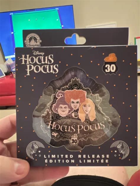Disney Hocus Pocus Jumbo Pin 30th Anniversary Limited Release Sanderson