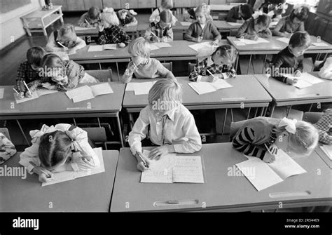 Archival Photo 1985 Lesson In The Zero Class Of The 45th Secondary