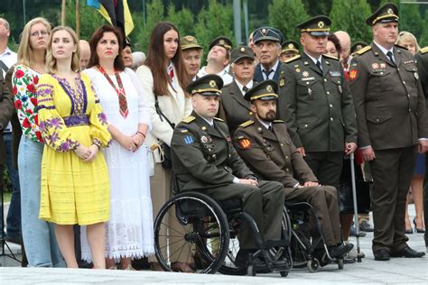 Щоденна Щоденна всеукраїнська газета «День