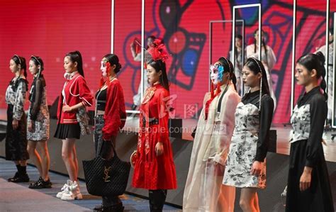 2023湖南服饰博览会在株洲举行 人民图片网
