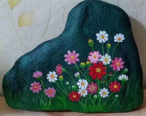 돌에 그린 꽃 그림