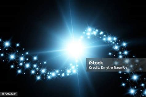 투명한 배경에 혜성 밝은 별 별이 빛나는 아름다운 길 유성 혜성 꼬리 유성이 날아갑니다 공간 객체 개념에 대한 스톡 벡터 아트 및 기타 이미지 Istock