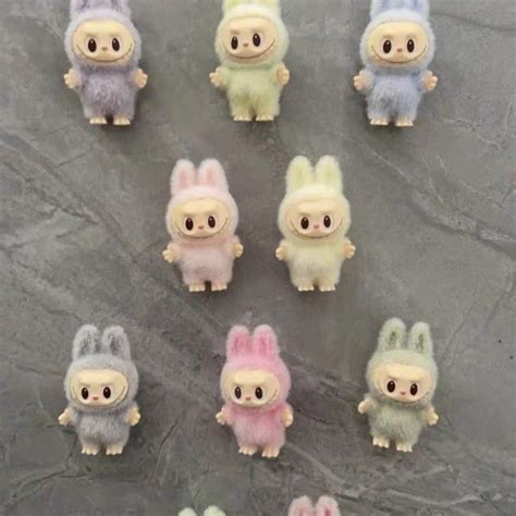 Jual Ready Mini Labubu Ornament 3 5cm Labubu V1 Boneka Vinil Berdiri Dekorasi Mobil Ornamen