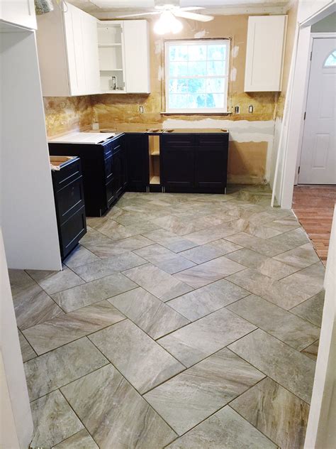 Lay Out A Herringbone Pattern Tile Floor Flooring Ideas