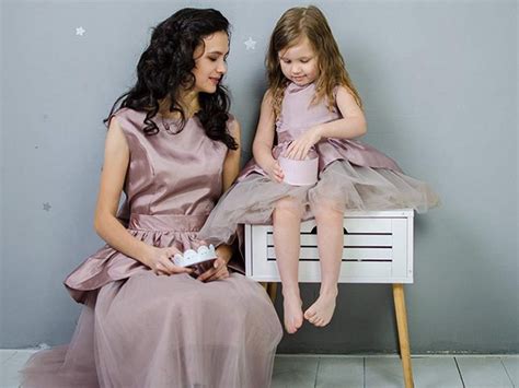 ژست های عکس مادر و دختر در انواع حالت‌ها و موقعیت‌ها نورنگار