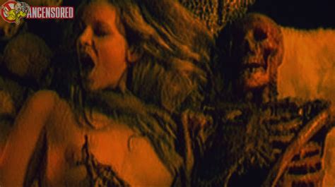 Naked Sheri Moon Zombie In House Of Corpses