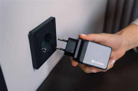 W Port Gan Wall Charger Multiport Plug Verbatim