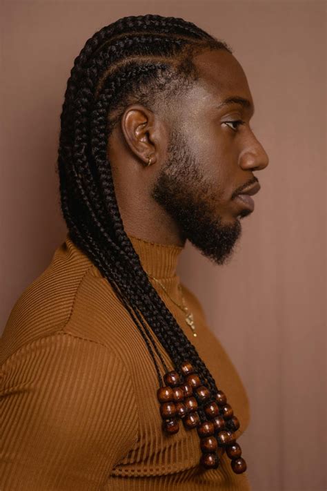 갈색 셔츠 갈색 테마 개인 스타일 구슬 액세서리 구슬이 달린 머리띠 귀걸이 긴 머리 남성 패션 남성복 남자 당밀 끈 도시의 독특한 헤어스타일 드레드