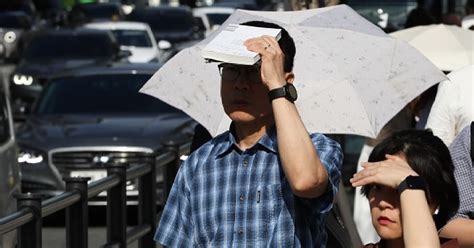 낮 최고 35도 찜통더위중부·전라권 소나기