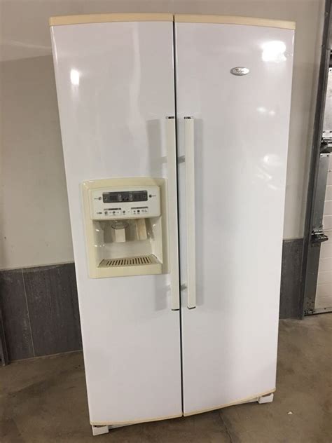 Хладилник с фризер и ледогенератор Whirlpool гр София в з Милкова кория • Olx Bg