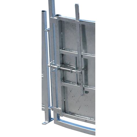 Semi Circular Module With Circular Forcing Area For Sheep
