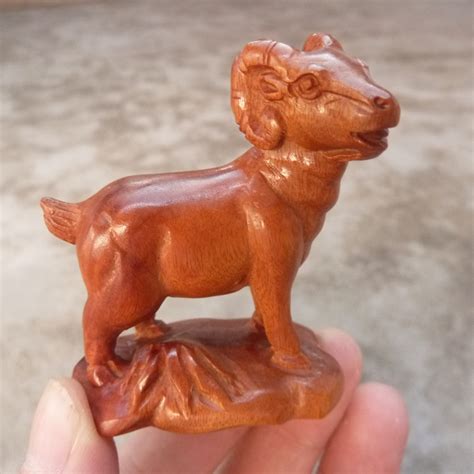 红木雕刻羊的工艺品红木雕刻工艺品大山谷图库