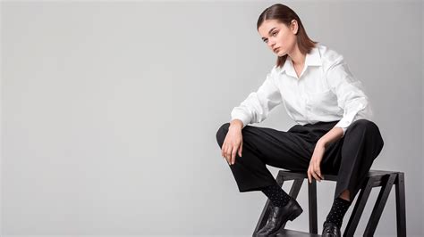 Стильні образи з білою сорочкою — ідеї на кожен день Читайте на Ukr Net