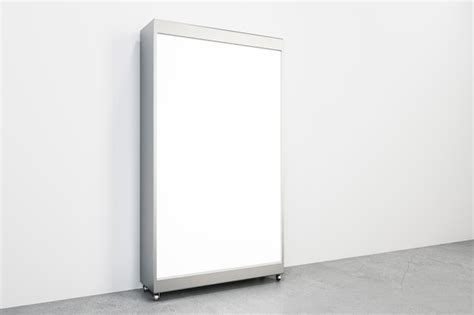 콘크리트 바닥 및 밝은 벽 배경 3d 렌더링에 대한 광고 텍스트 또는 마케팅 캠페인 로고 브랜드를 위한 빈 흰색 화면이 있는