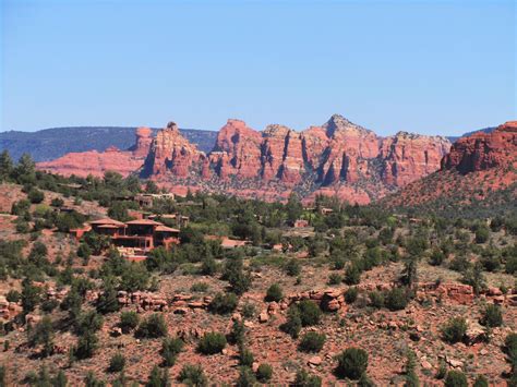 Sedona Az Beautiful Views Of Red Rocks And Green Trees