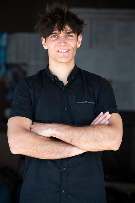 🖍️ Калин е на 26 години и е 3d Игри на волята България Facebook