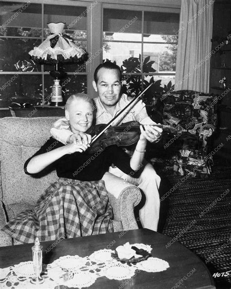 Candid Hollywood Spade Cooley And Daughter At Home By The Pool 10265 3