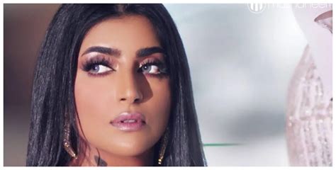 بثينة الرئيسي تُثير استياء جمهورها بهذه الإطلالة فوشيا