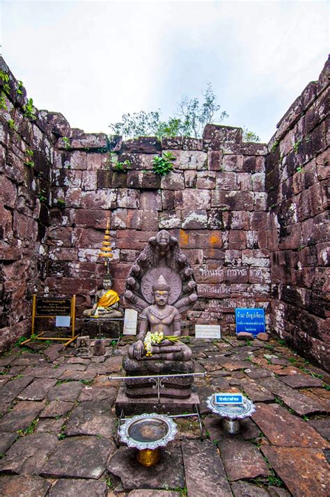 บันได 496 ขั้น สู่สวรรค์ 7 ชั้น พระธาตุภูเพ็ก สกลนคร มหัศจรรย์ดอทคอม