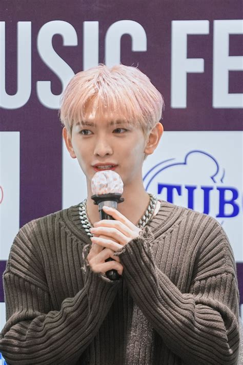 Mẹ Idol Kpop Hanbin Ngô Ngọc Hưng Từ Yên Bái Vào Tphcm Gặp Con Trai