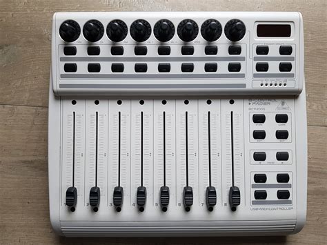B Control Fader Bcf2000 Wh Behringer Audiofanzine