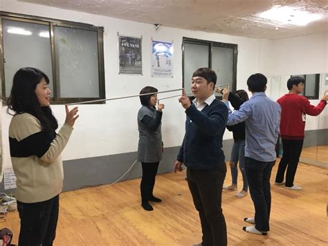 직장인극단 좋은사람들 연극놀이 시간 무대에서 자연스럽게 몸을 움직이고 표현하는 배우가 되기 위한