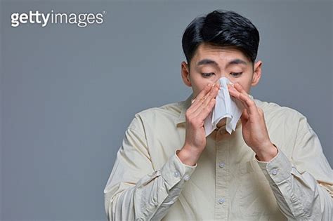 의료성형뷰티 주제 건강관리 라이프스타일 건강한생활 주제 두통 질병 열 질병 감기 질병 건강이상 고통 스트레스 기침 코감기 감기