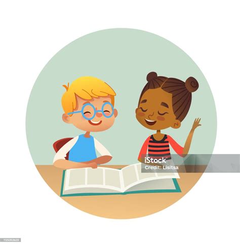 다민족 소년과 소녀는 책을 읽고 학교 도서관에서 서로 얘기를 웃 고 학교 애 들이 라운드 프레임에 문학 토론입니다 벡터 일러스트 레이 션 배너 만화 포스터 아이에 대한 스톡
