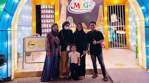 Nadia Lagi Jalan Jalan Ke Mahakam Lampion Garden Samarinda Youtube