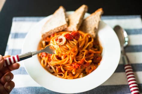 토마토스파게티만들기 링귀니 스파게티면 포모도로 파스타소스 카페처럼 파스타 플레이팅하기 네이버 블로그