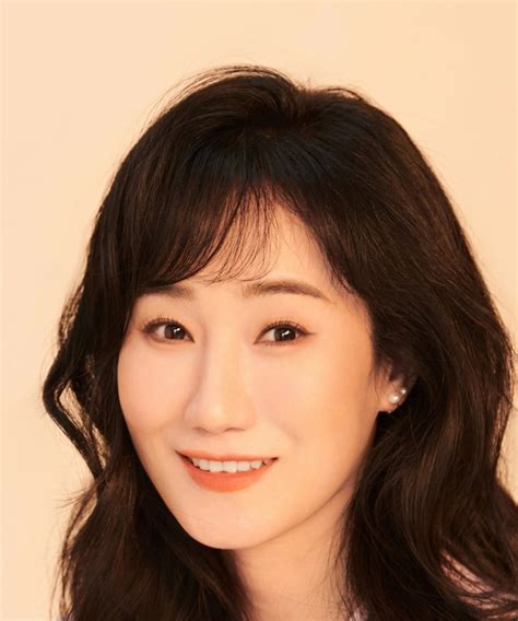 Huang Rong 黄容 Mydramalist