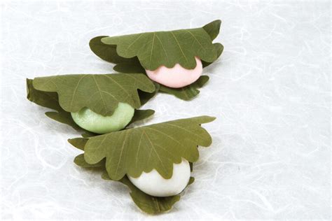 柏餅 菓子の青木屋 創業明治26年の東京老舗青木屋は自家製餡を用いた和菓子を自宅用贈答用内祝菓子までご用意