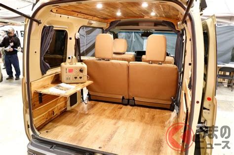 全面ウッド内装の新型軽バンで「どこでも車中泊」！ 四角い「レトロ顔」ミニキャンパーがソロキャンのお供にピッタリ くるまのニュース