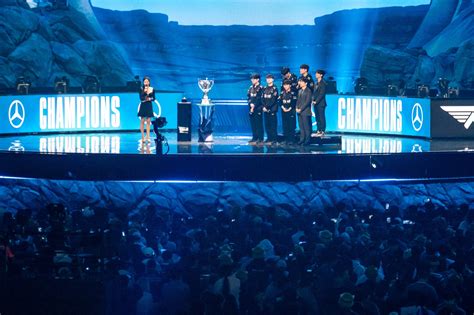 스포키 무너졌던 왕자 다시 정상에 오르다…t1 7년 만에 통산 4번째 우승 달성 [롤드컵]