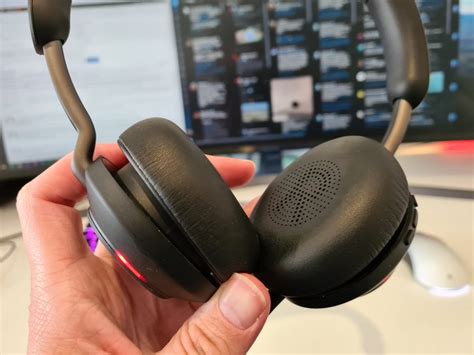 Review Jabra Evolve Headset Contains A Feature That Should Be On Every Headset Techau