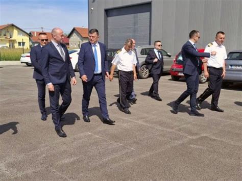 У Броду почео са радом нови царински терминал