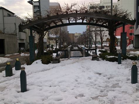 雪と凍結の星川 こりゃ溶けんわ Nori Norisa Flickr