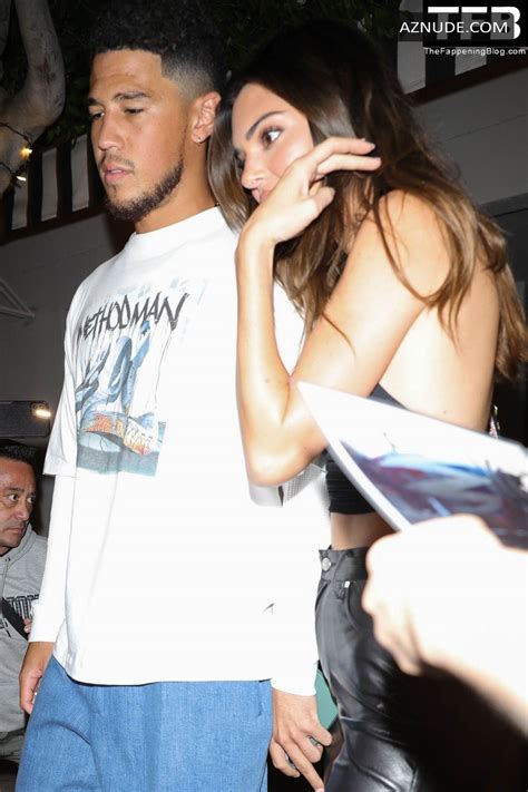 Kendall Jenner Sexy Seen Flaunting Her Hot Figure Alongside Devin Booker At Catch Steak In West